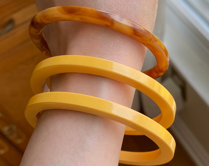 Stack of 3 Bakelite and Lucite Spacer Bangles, 1950s to 1960s - Etsy