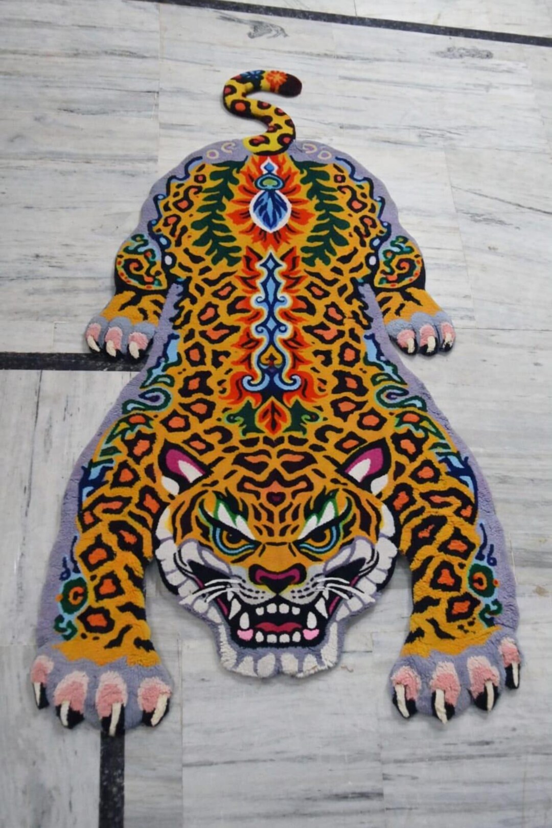 Hand-tufted Tibetan Tiger Skin Wool Rug: Multi-coloured Abstract Design ...