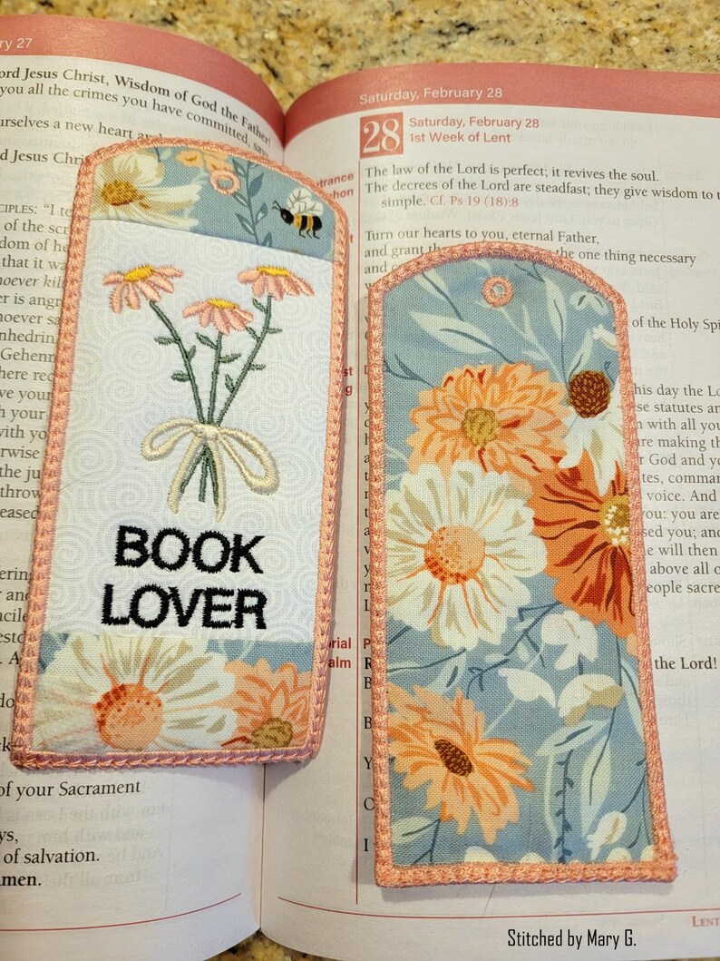 Floral Bookmark in the Hoop Designs for 5x7 Machine Embroidery - Etsy