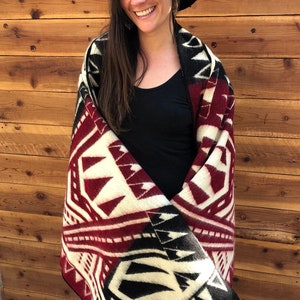 ETHNIC NATIVE SHAWL Polynesian Design Wrap Boho Alpaca Cozy Tribal ...