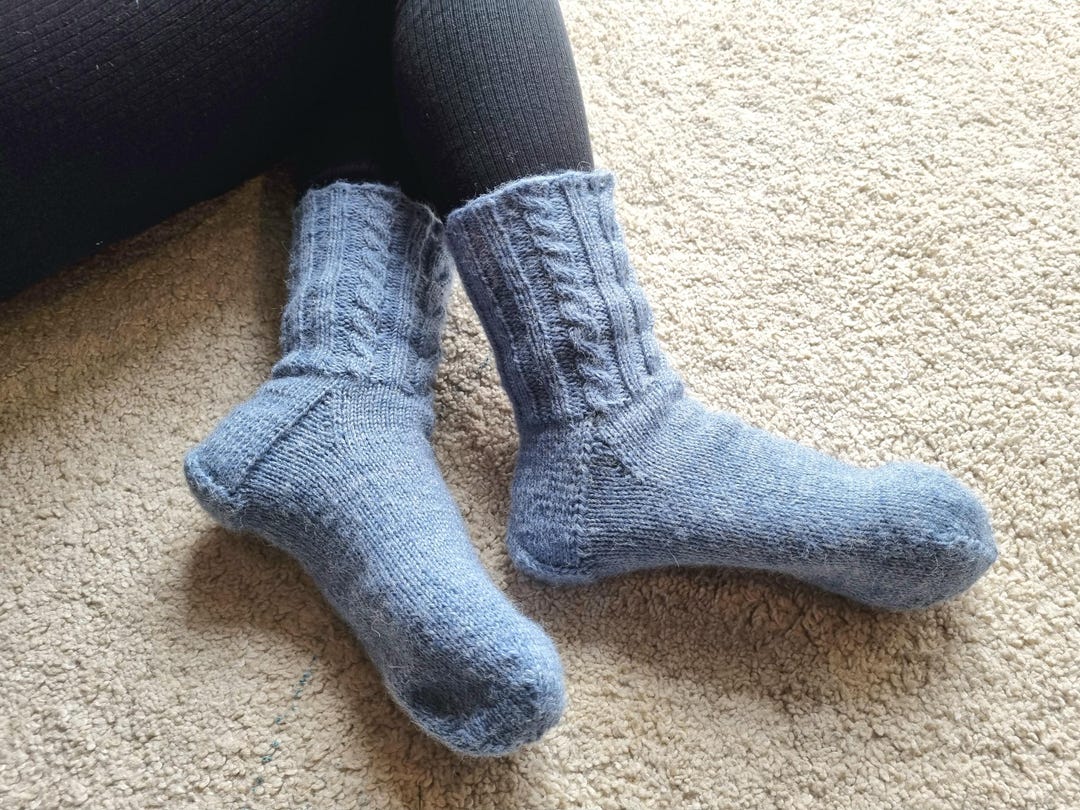Cable Socks Knitting Pattern for Beginners - Etsy