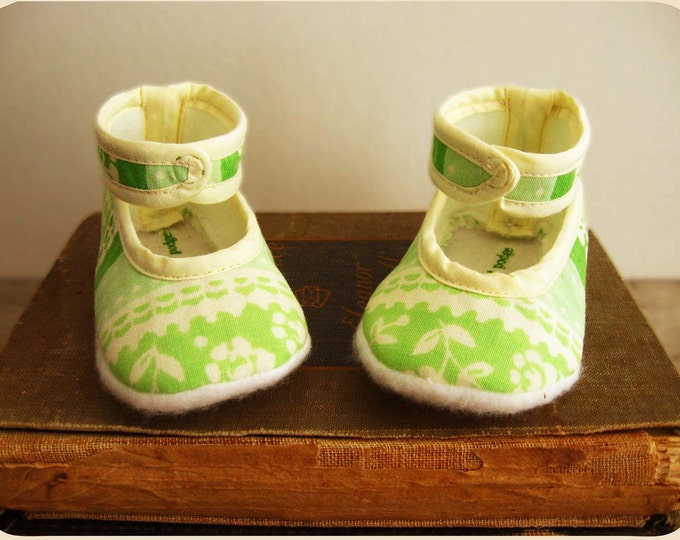 Spring Green Baby Booties - Etsy
