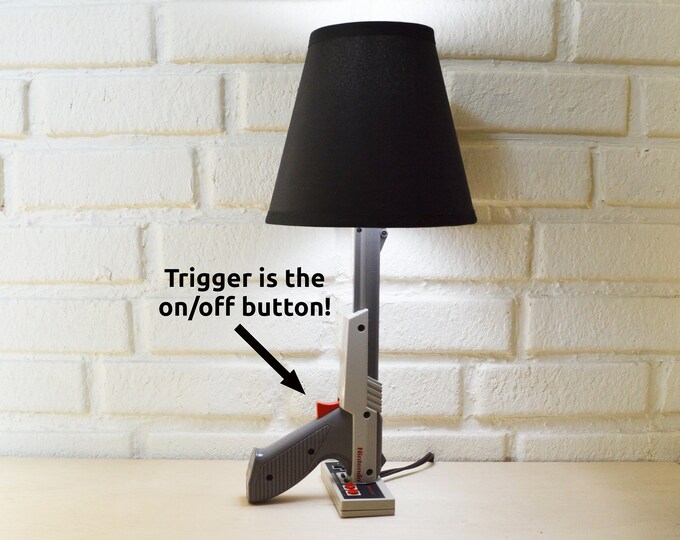 Deluxe NES Nintendo Zapper Desk Lamp Light Gun - Nintendo Zapper Gray ...
