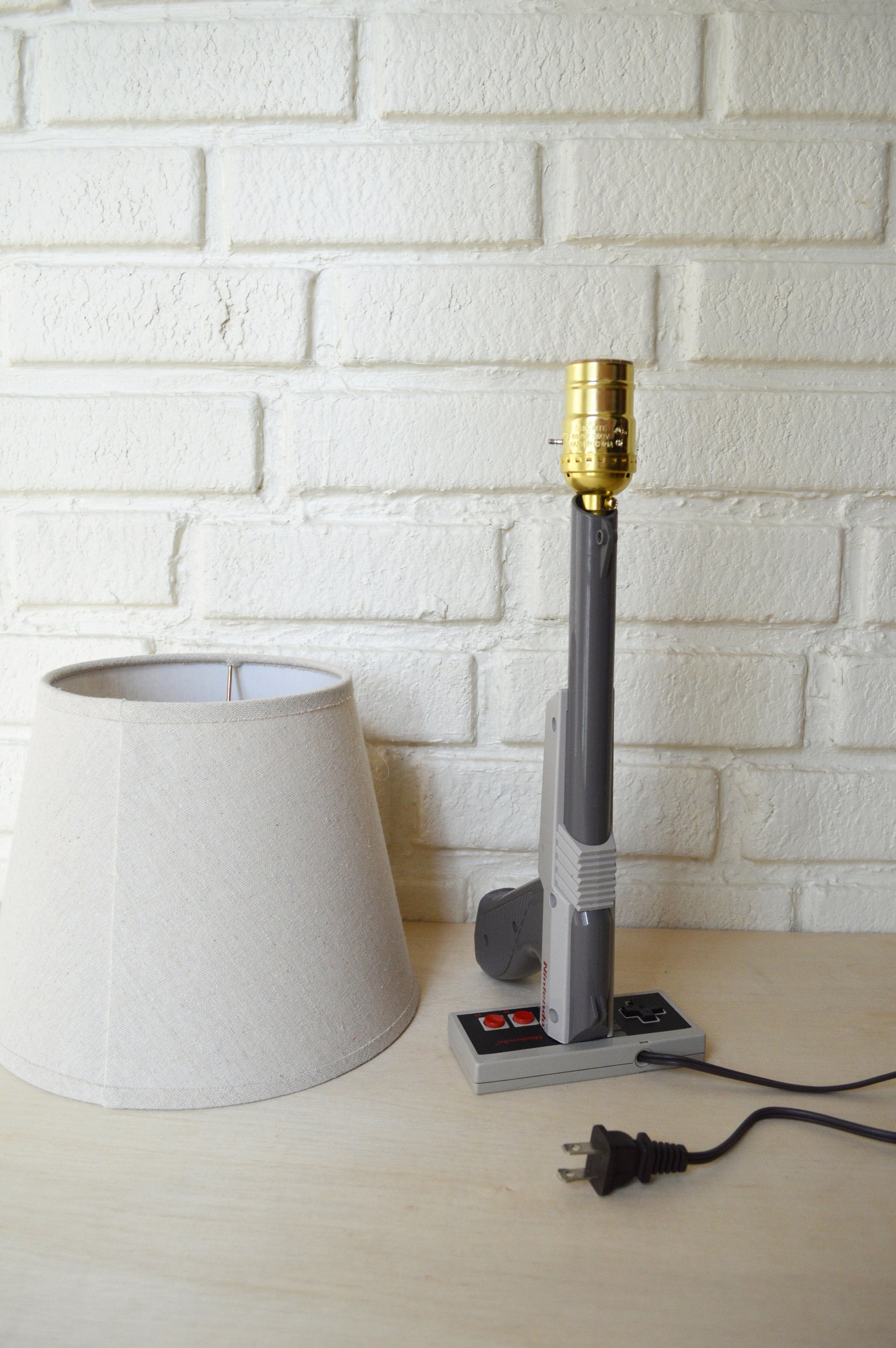 Deluxe NES Nintendo Zapper Desk Lamp Light Gun Nintendo - Etsy