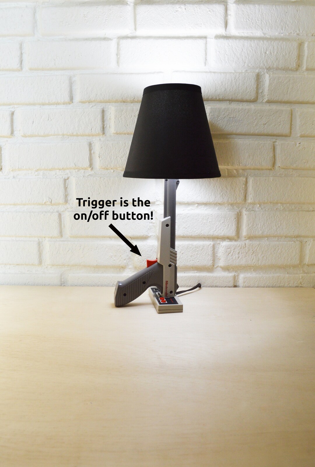 Deluxe NES Nintendo Zapper Desk Lamp Light Gun - Nintendo Zapper Gray ...