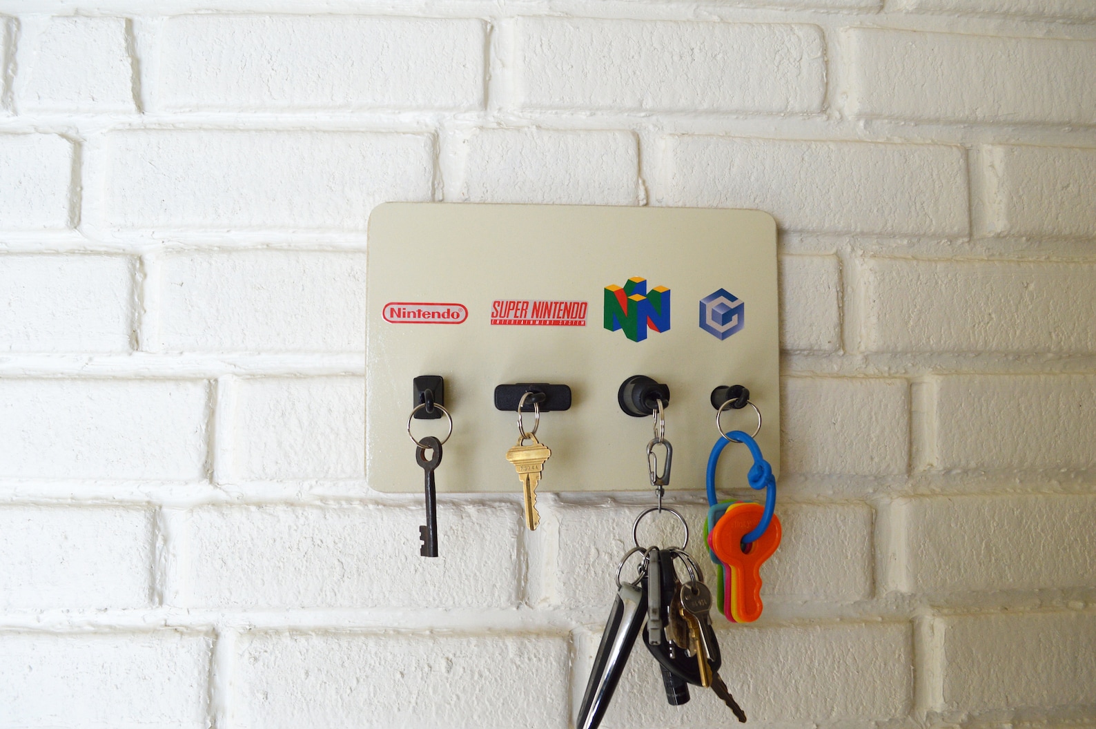 Nintendo Plug Key Chain Holder Organizer - NES SNES N64 Gamecube - Real ...