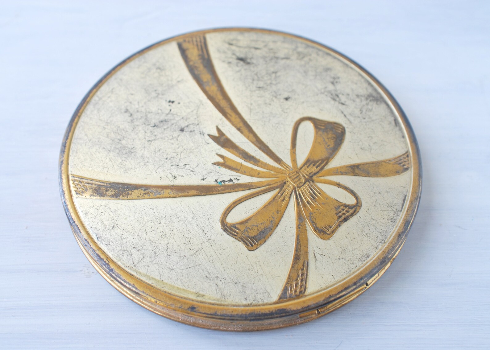 Vintage Ladies Powder Compact, Embossed Ribbon and Bow in Two Tone Gold ...