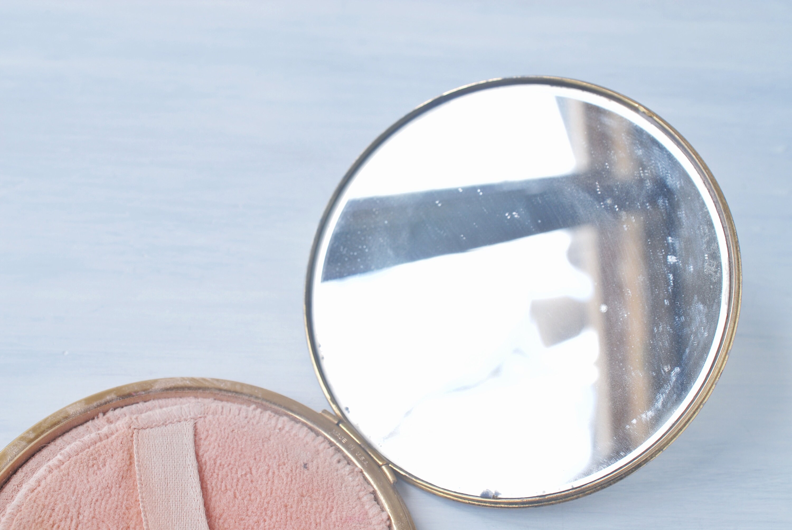 Vintage Ladies Powder Compact, Embossed Ribbon and Bow in Two Tone Gold ...