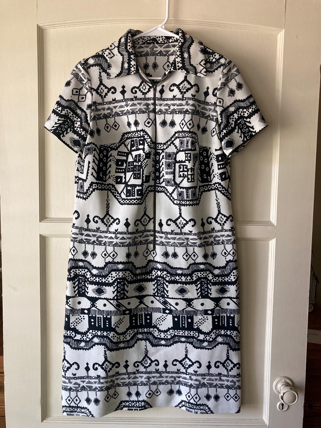 Vintage Zip-up Dress – 1960s Mod White & Black Geometric Print – Short ...