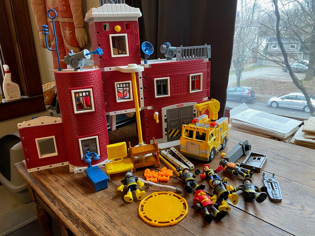 2002 Imaginext Rescue Center, Firemen Rescue Workers, Lights and Sounds ...