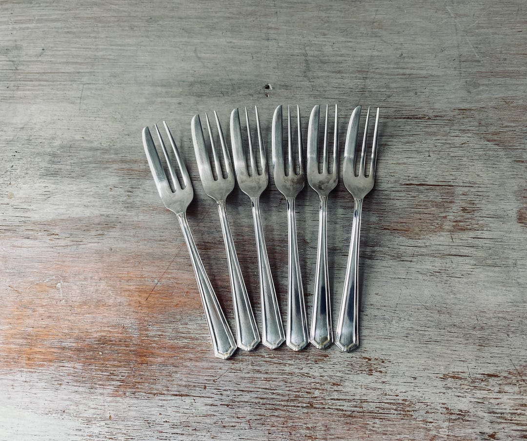 Six VINTAGE Grosvenor Delphic Pattern, EPNS A1 Cake Forks. Excellent ...