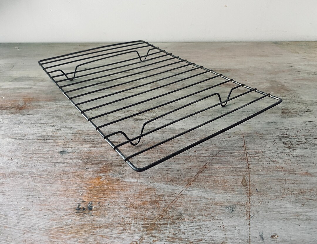VINTAGE 1960s Oblong Wire Cake Cooling Rack. Vintage Kitchen / Display ...