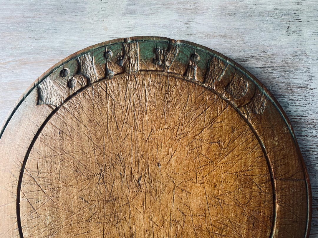 Rustic CARVED bread Board / Farmhouse Round Breadboard. - Etsy