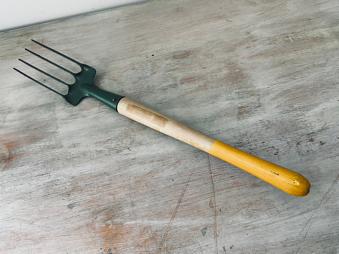 Quality VINTAGE Long Handle, Cast Metal, Green Garden Fork. My Vintage ...
