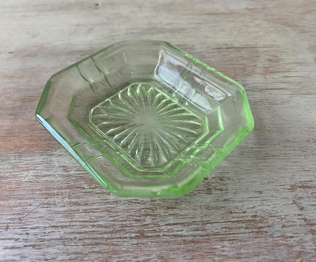 Fabulous VINTAGE Green Depression Glass Dish. My Vintage Home / Vintage ...