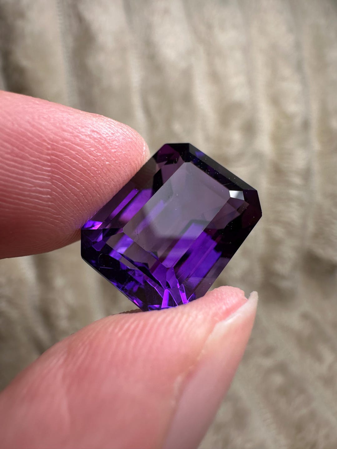 Amethyst Siberian Deep Purple. AAA, VVS, 14.6 Ct. Size 16.3 X 12.1 Mm ...