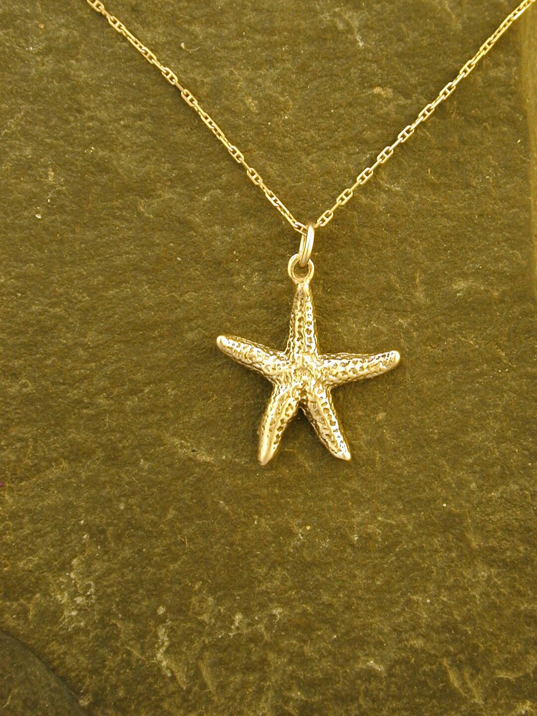 14K Gold Sea Star Pendant on a 14K Gold Chain. - Etsy