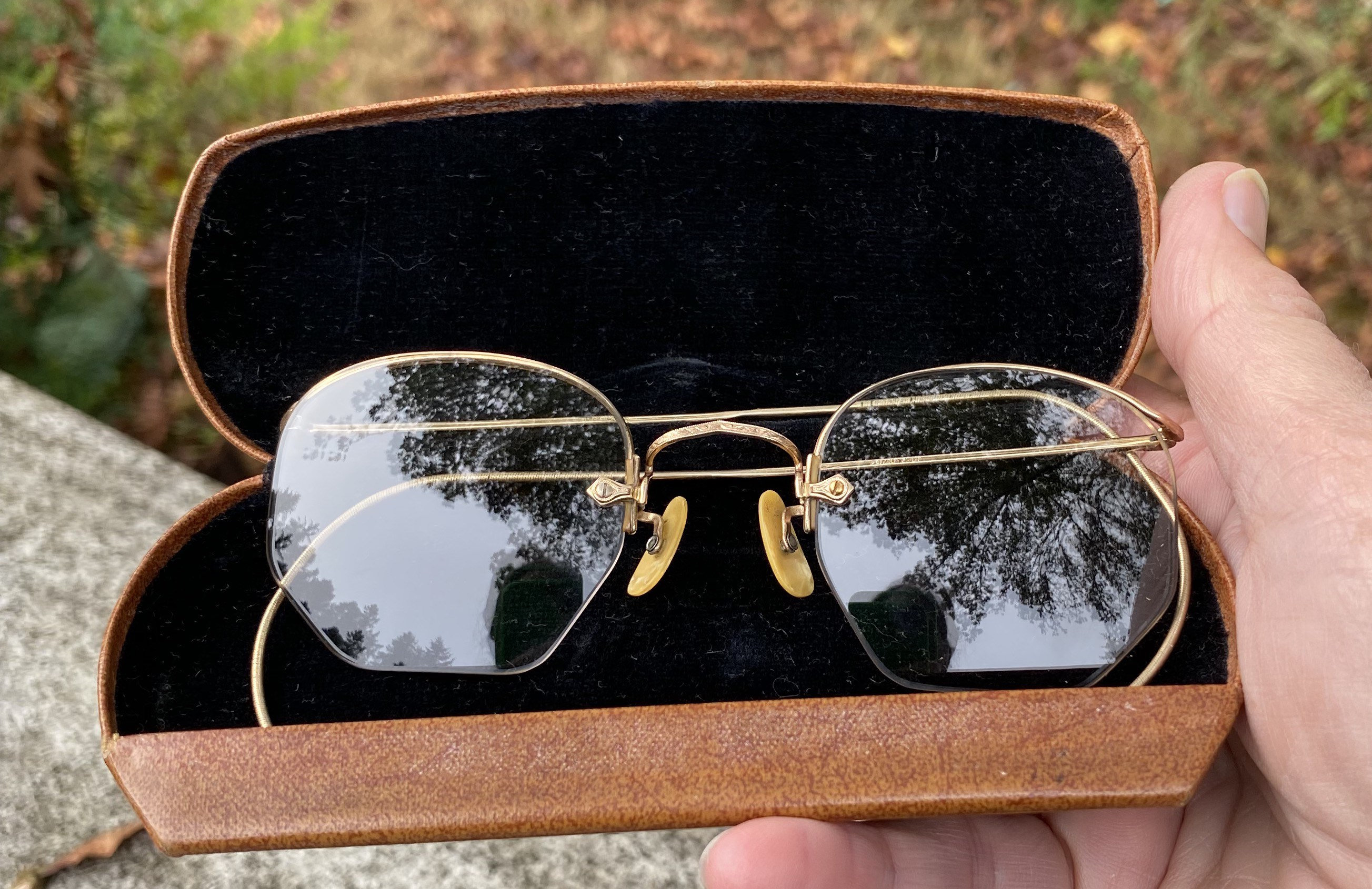 Vintage rimless gold frame eyeglasses, celluloid nose piece, oldies but ...