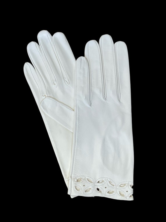 Beautiful Vintage White Leather Day Gloves with Latti… - Gem