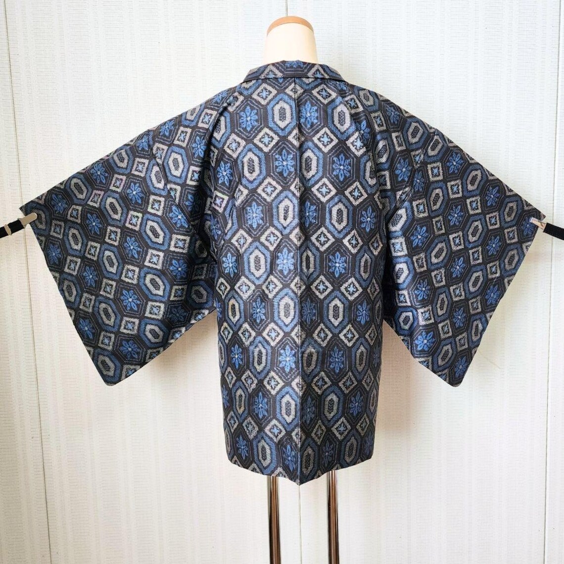 Oshima Tsumugi Haori Jacket – Blue Hexagonal Pattern – Silk – With ...