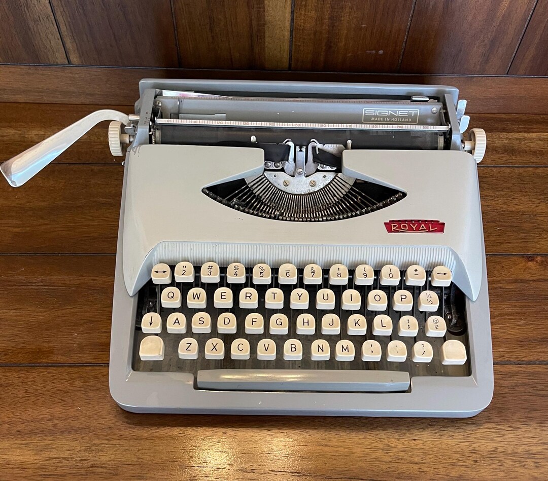 Vintage Royal Signet Typewriter I Fully Functional I Two Toned Gray ...