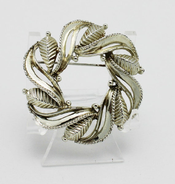 circle brooch by - Gem