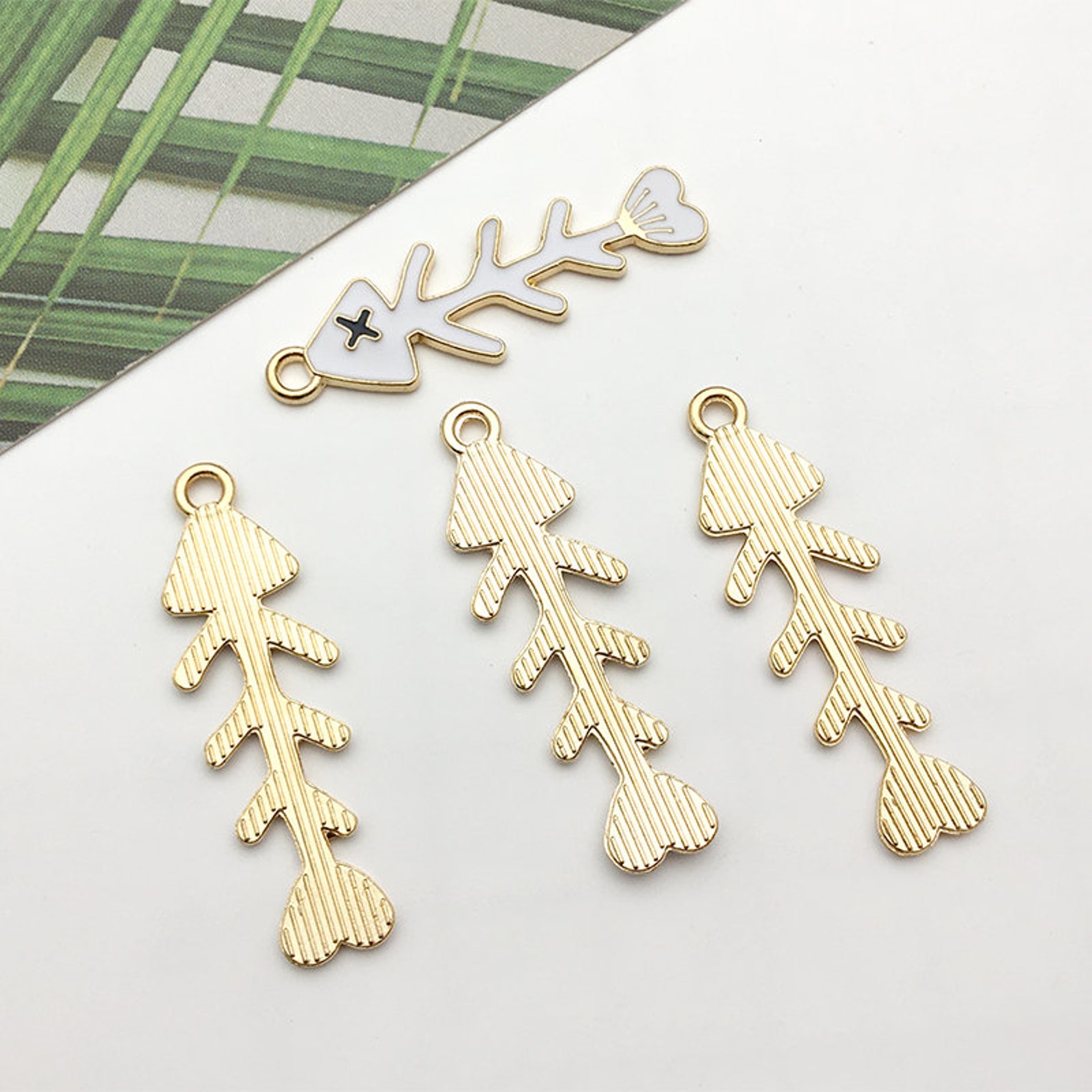 10/20pcs Enamel Fishbone Charm Cute Gold Plated Fish Bone Pendant for ...