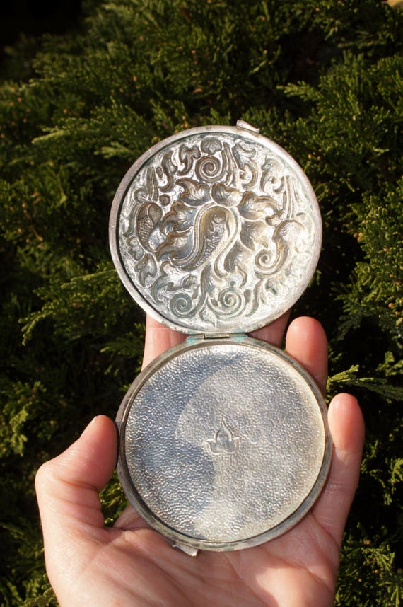 1930's Tribal Java Silver Compact Paisley Design - Gem