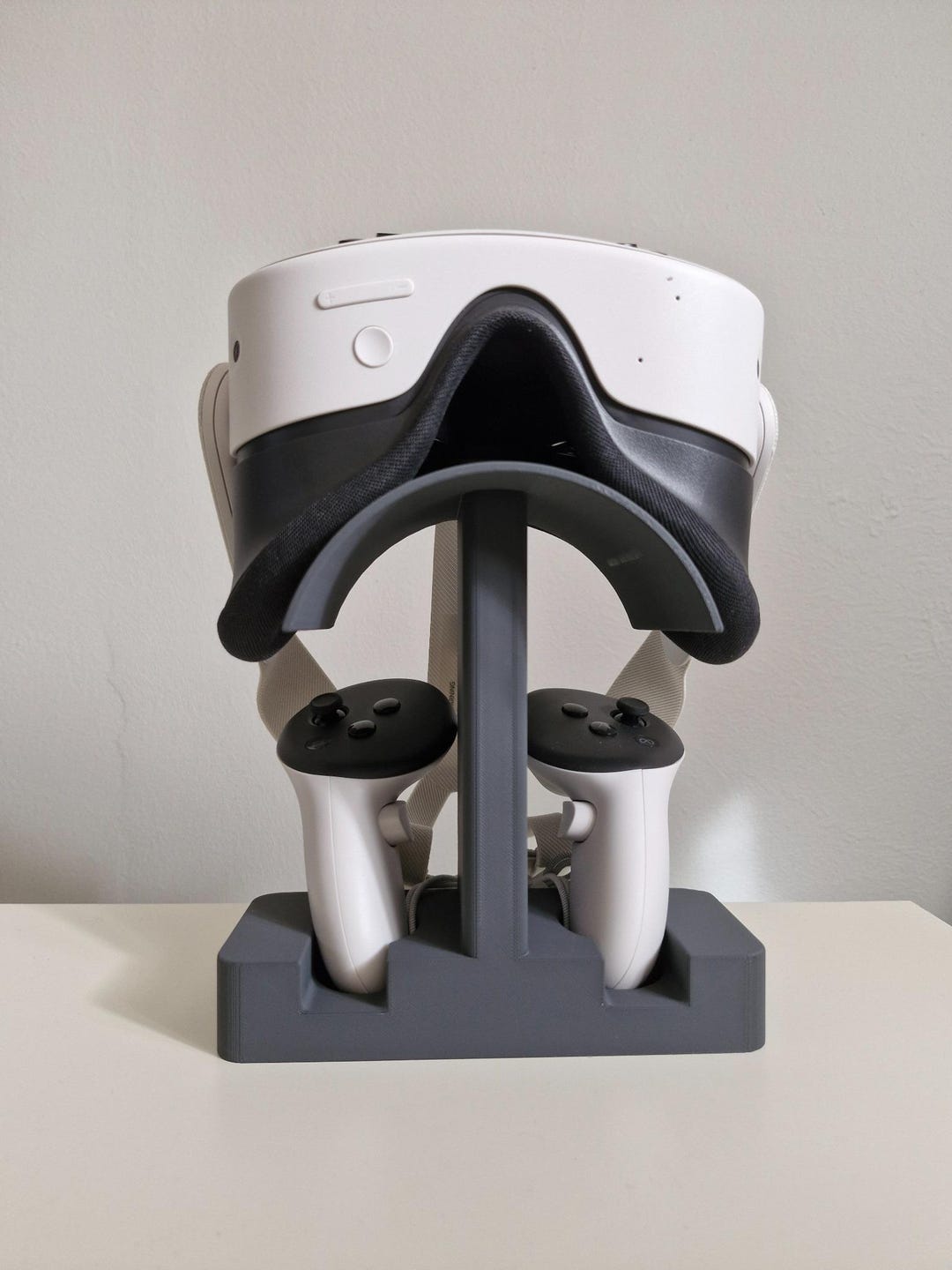 3D Printable VR Headset Stand: Meta Quest 2 & 3 Controller Organizer ...