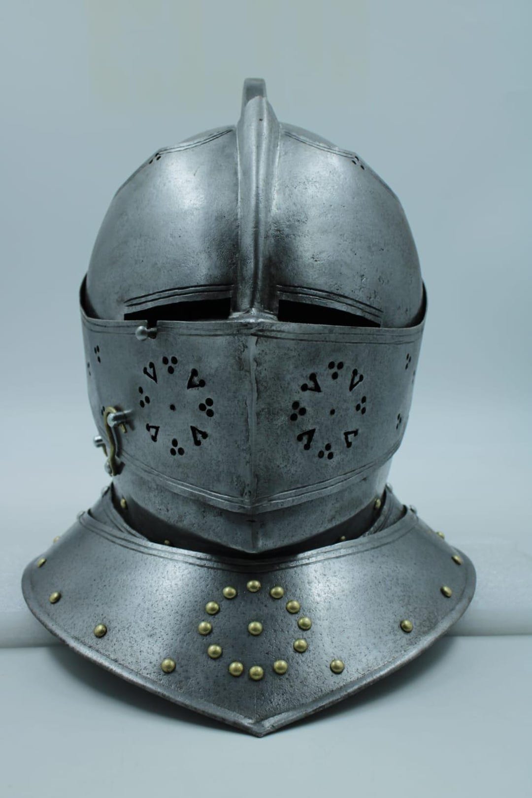 Medieval Steel Knight Helmet: Gothic Closed Face Armor - Cosplay ...