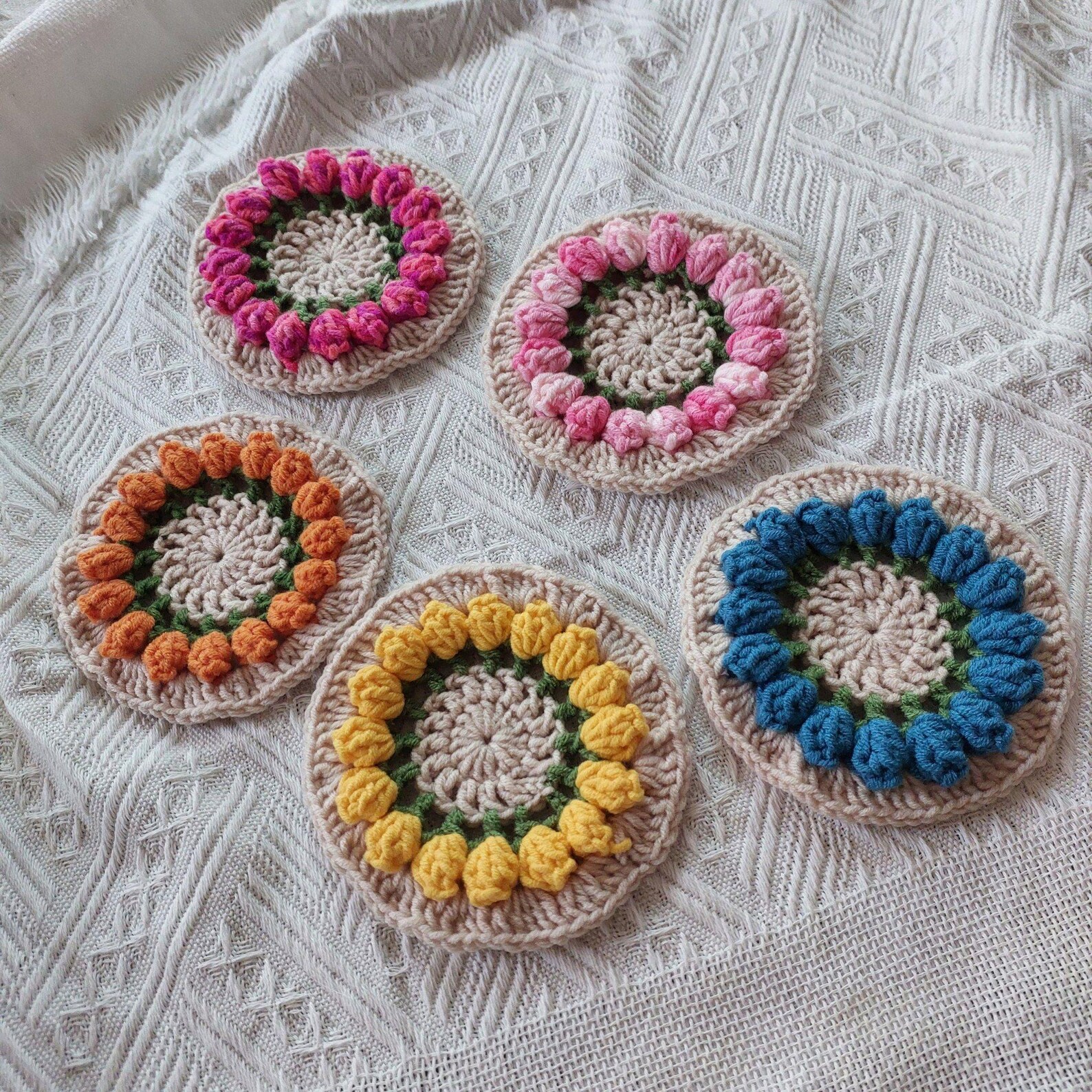 Crochet Tulip Coaster Pattern PDF + Video, Floral Mug Rug Set - Etsy