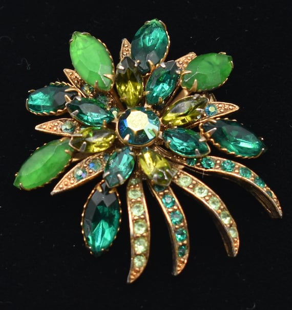 signed bellini circular brooch - Gem