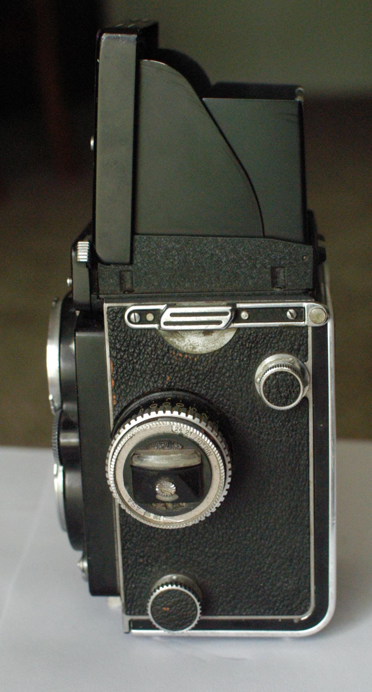 Rolleiflex 3.5E Twin Lens Reflex Camera. Taking Lens is Carl Zeiss 75mm ...