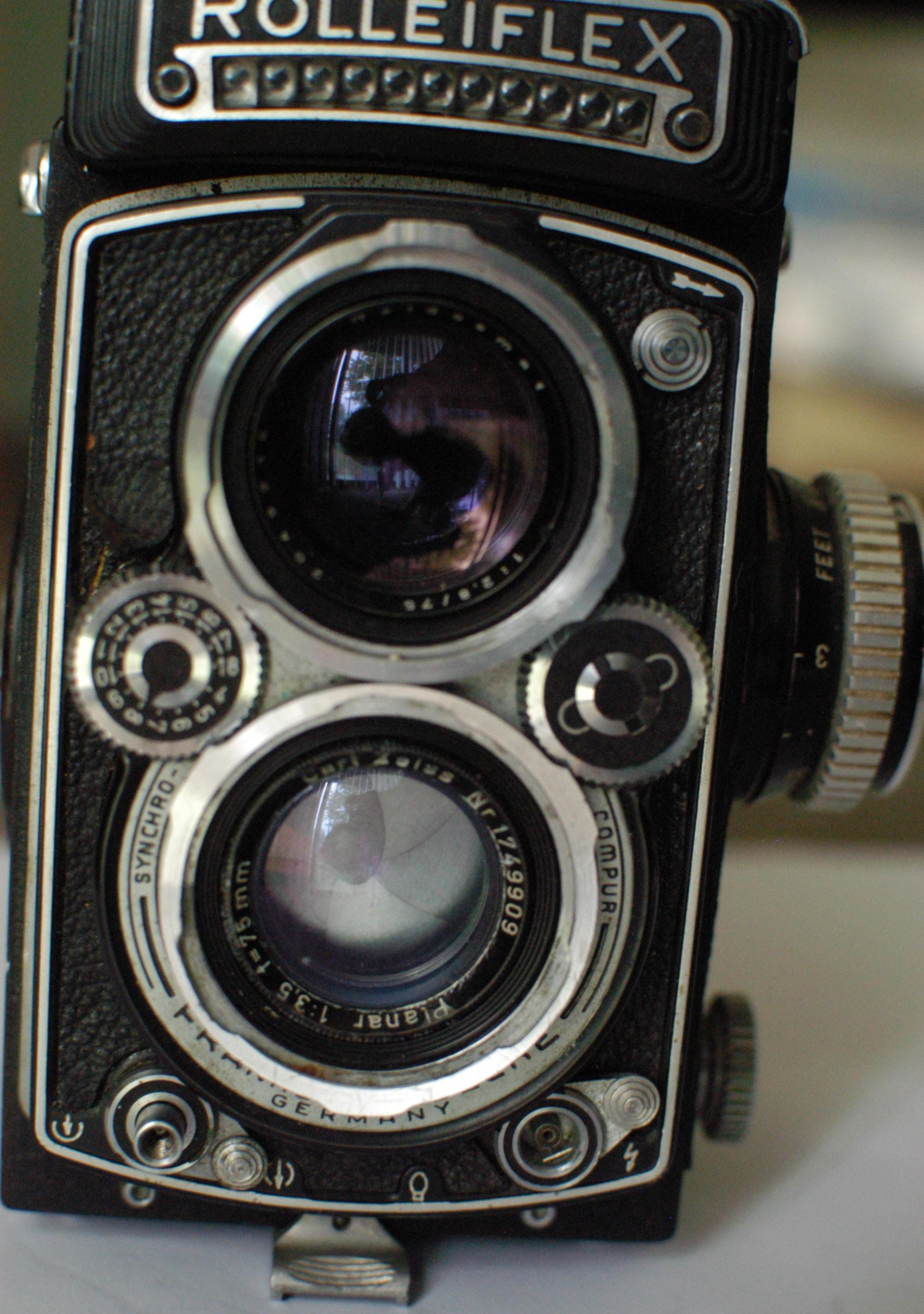 Rolleiflex 3.5E Twin Lens Reflex Camera. Taking Lens is Carl Zeiss 75mm ...