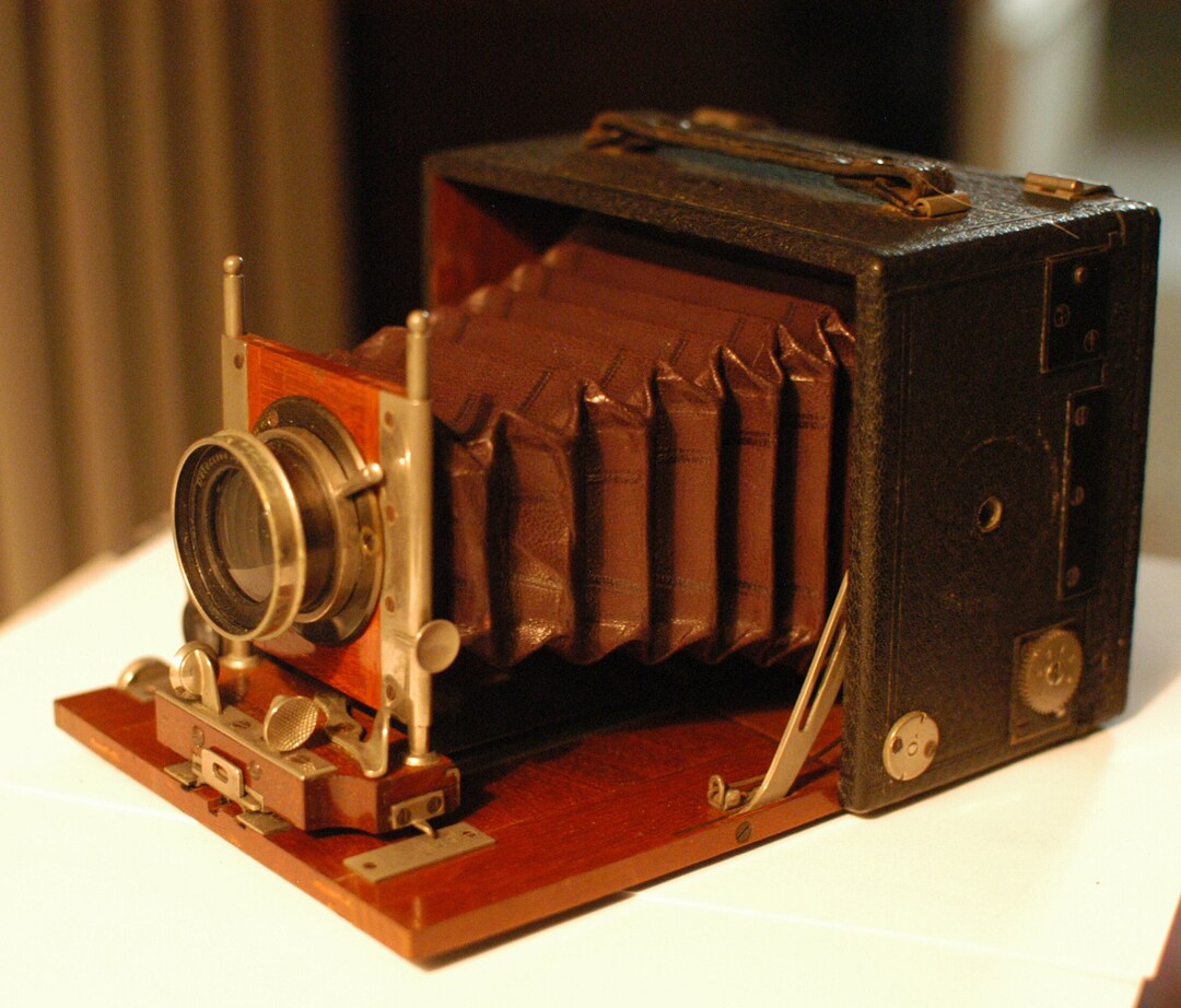 Ernemann Focal Plane Camera Model C. Complete With Case, Instruction ...