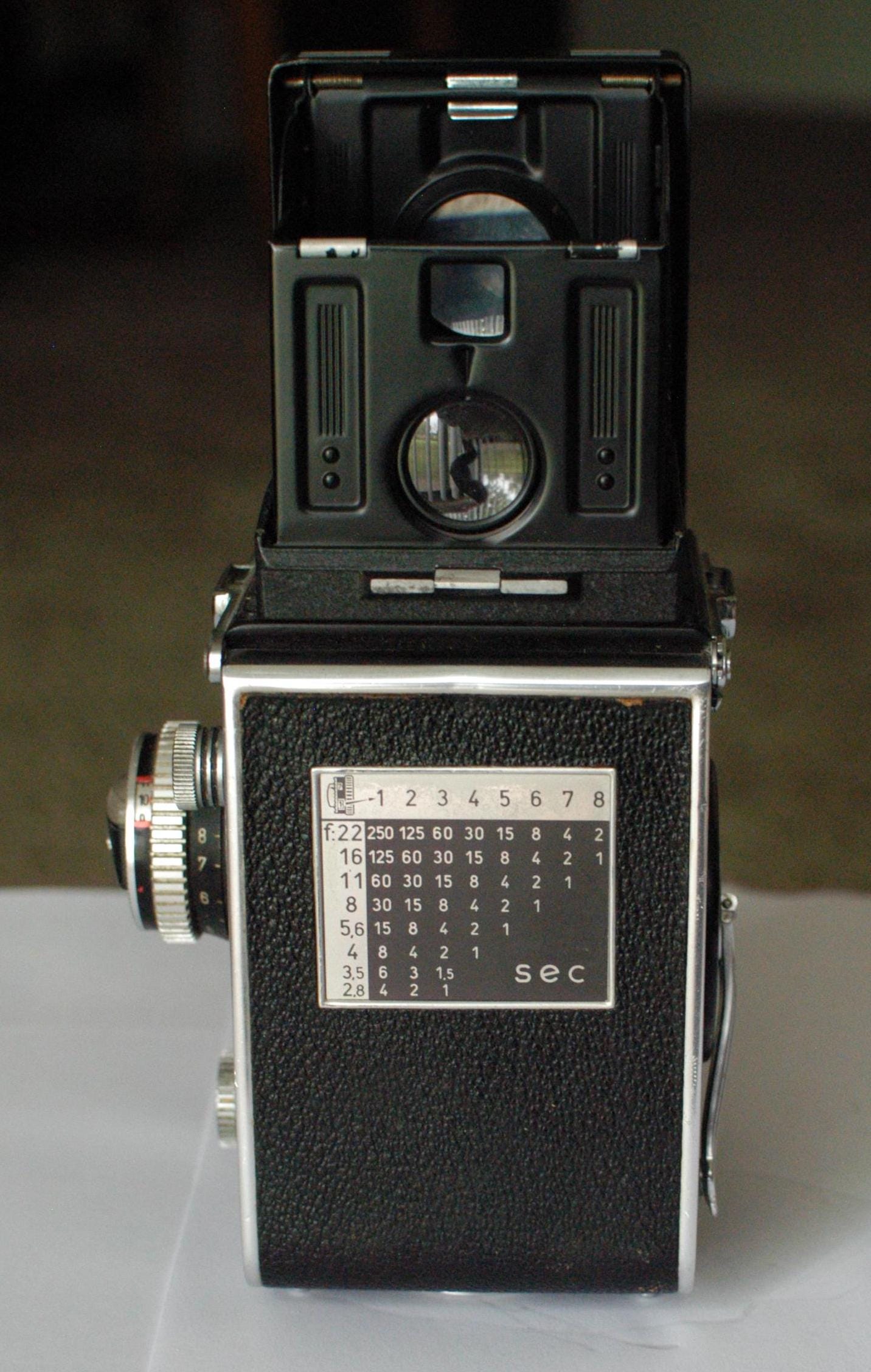 Rolleiflex 3.5E Twin Lens Reflex Camera. Taking Lens is Carl Zeiss 75mm ...