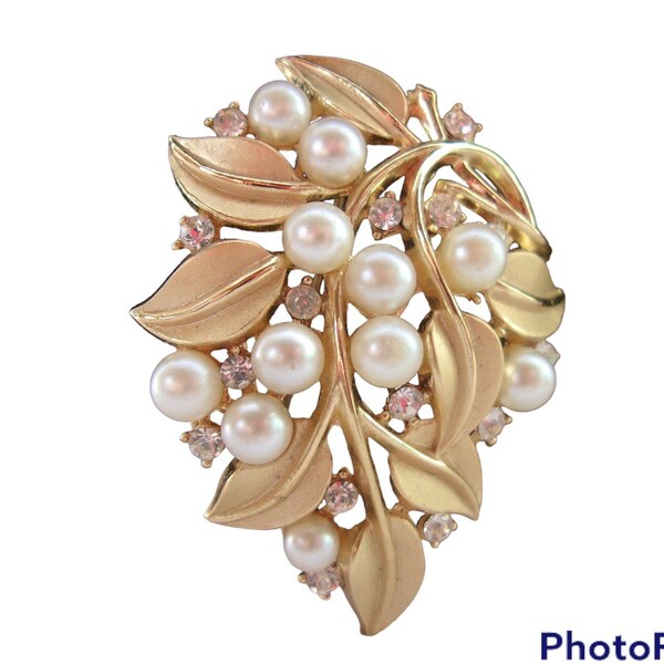 Trifari Pearl Brooch - Etsy