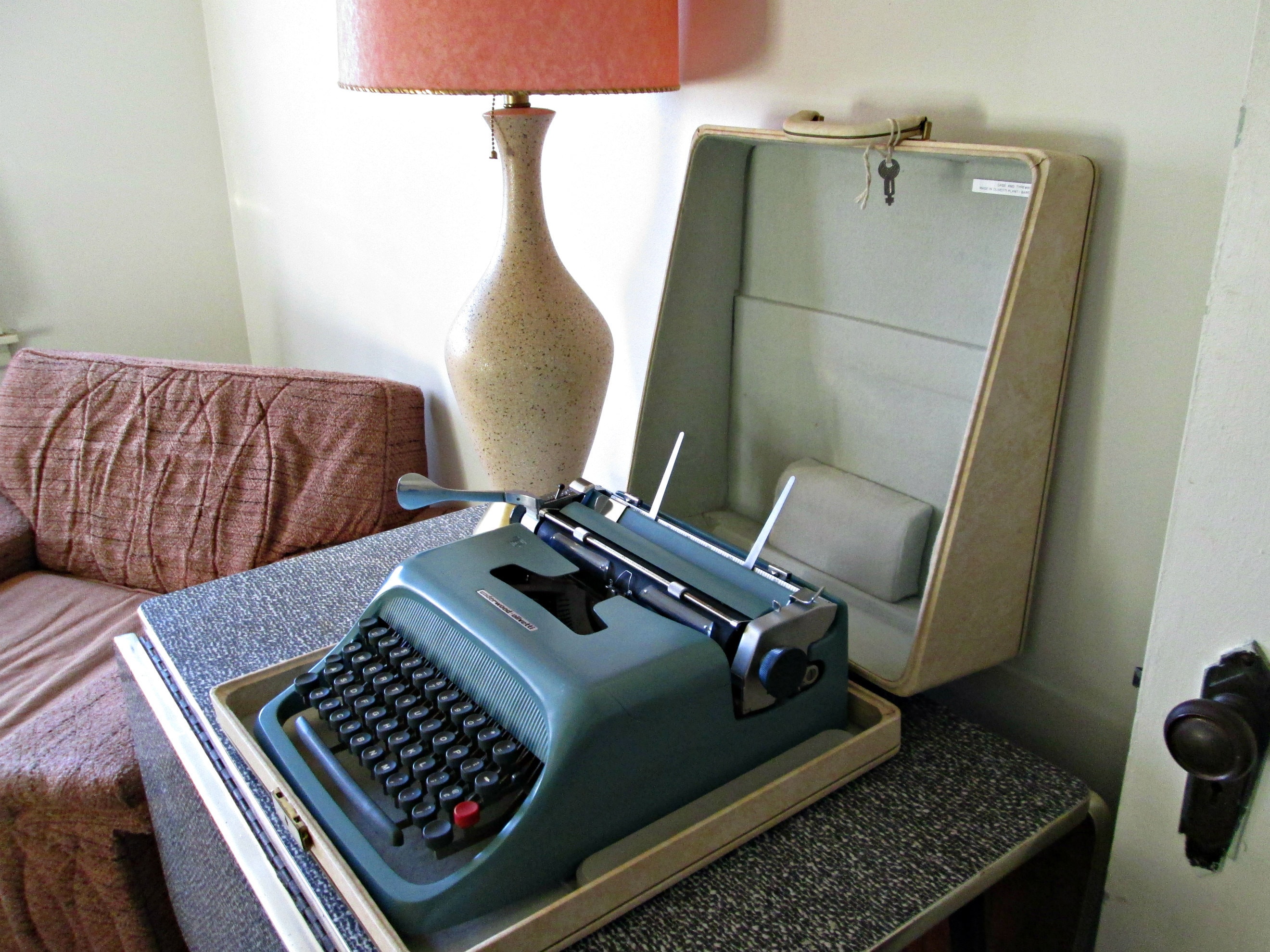 Vintage Portable Manual Typewriter with Lockable Case - Etsy.de