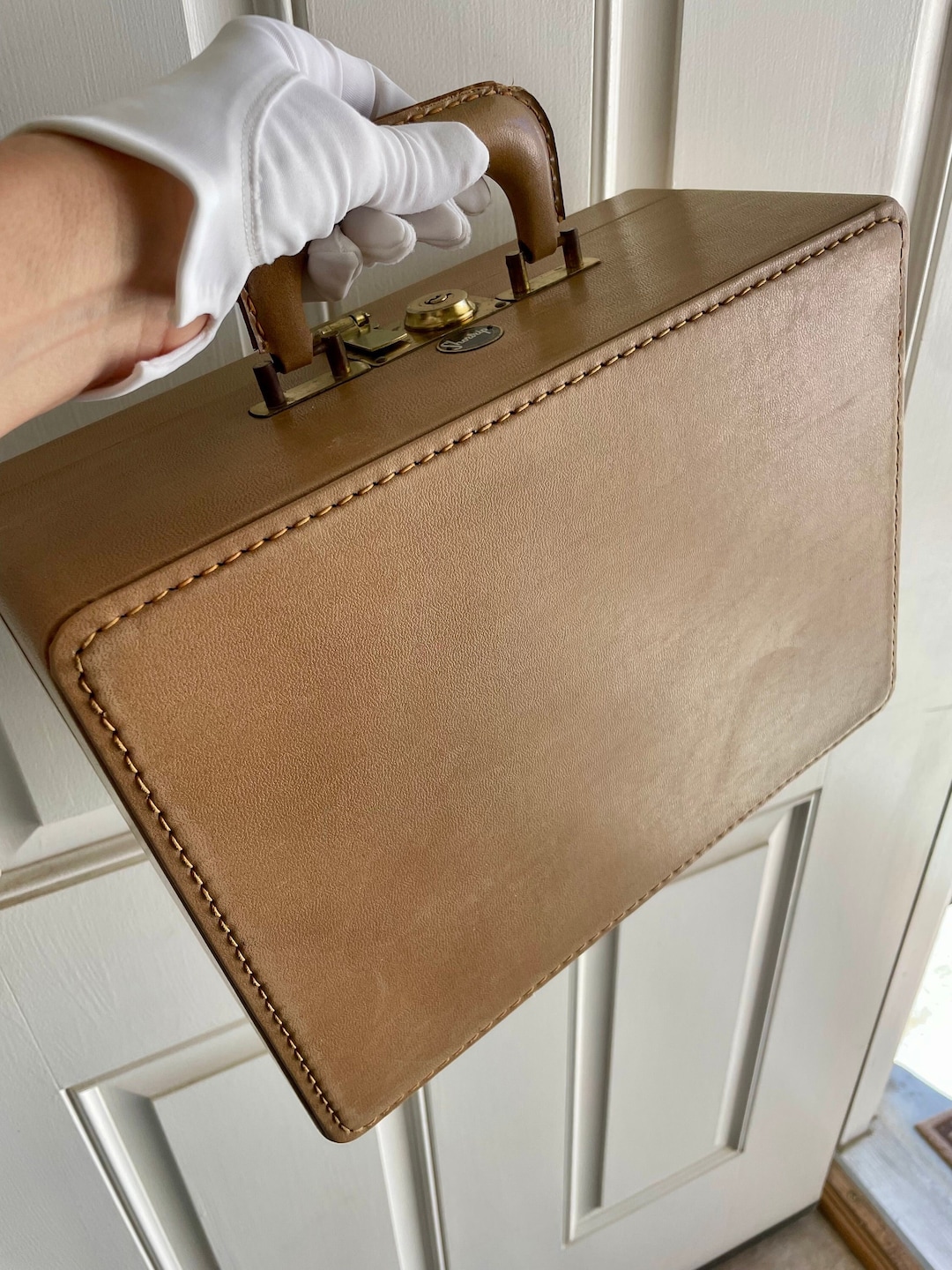 Vintage "shortrip" Train Case With Key, Brass Hardware, LARGE Mirror ...