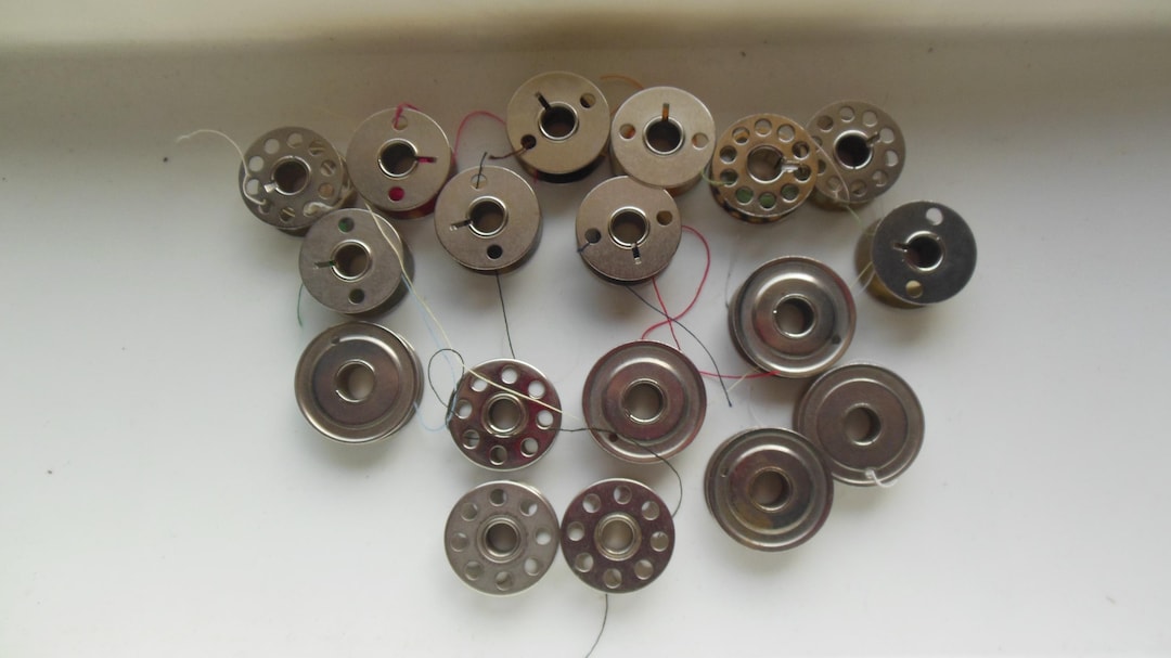 Vintage Bobbins Spools Lot, Instant Collection of 18, Most Have Thread ...