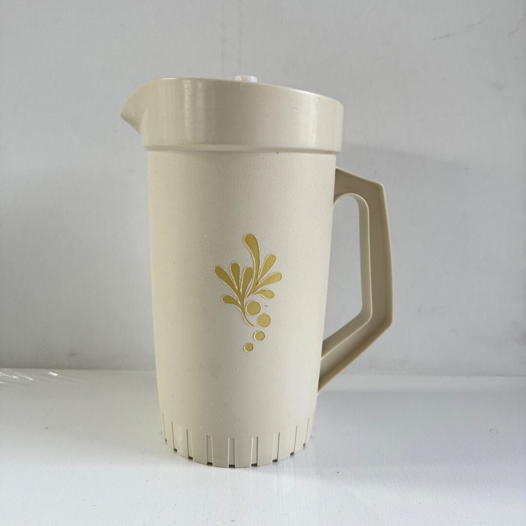 Vintage Tupperware Pitcher With Push Button Tight Lid, 2 Quart Capacity ...