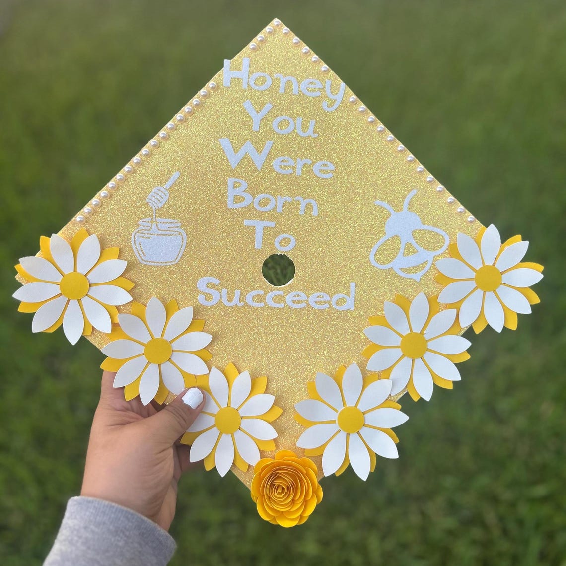 Honey Bee Graduation Cap Topper: Glitter, Pearls & Daisies - Etsy