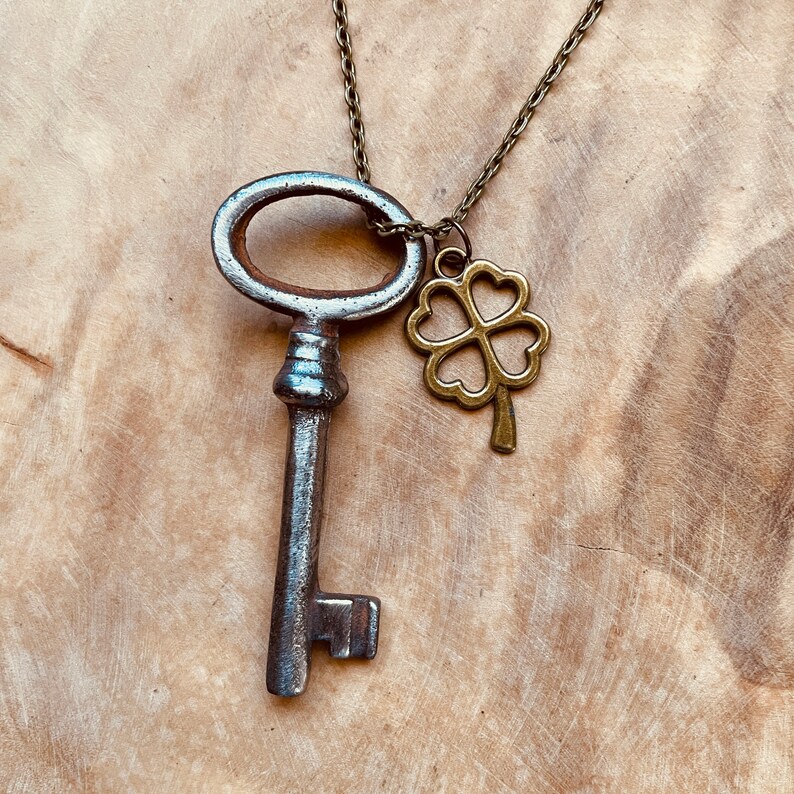 Round Skeleton Key Necklace Vintage Key Antique Key - Etsy