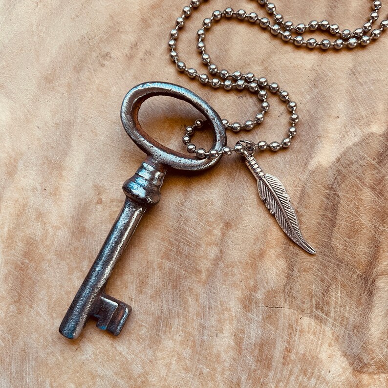 Round Skeleton Key Necklace Vintage Key Antique Key - Etsy