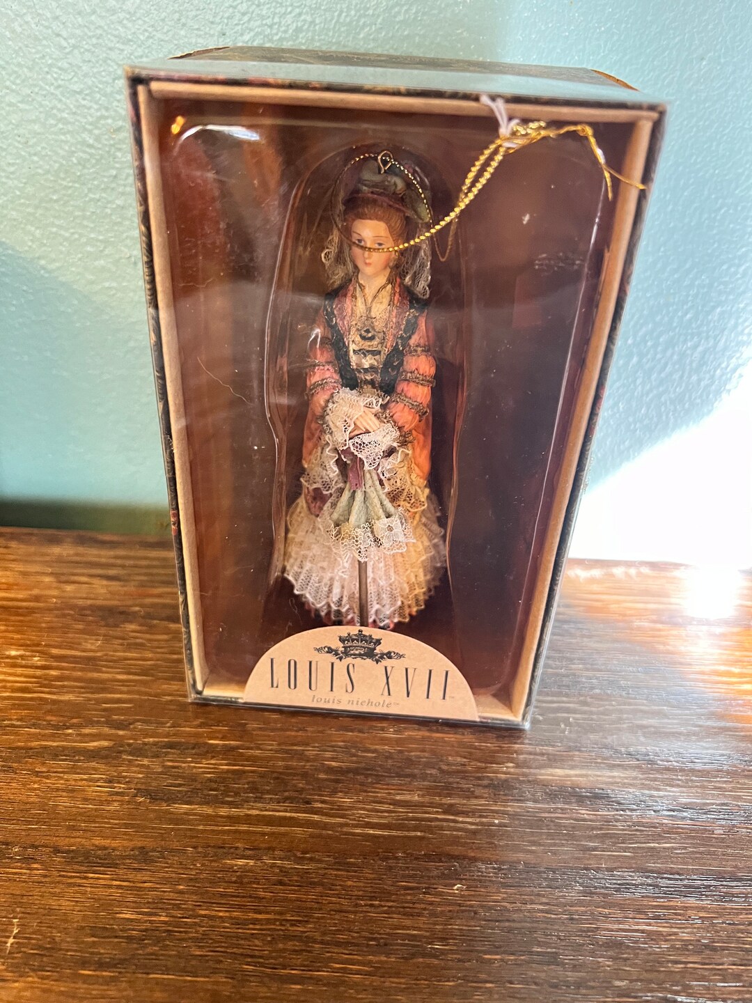 Vintage Louis Nichole Victorian Lady Ornament, Collections Louis XVII ...