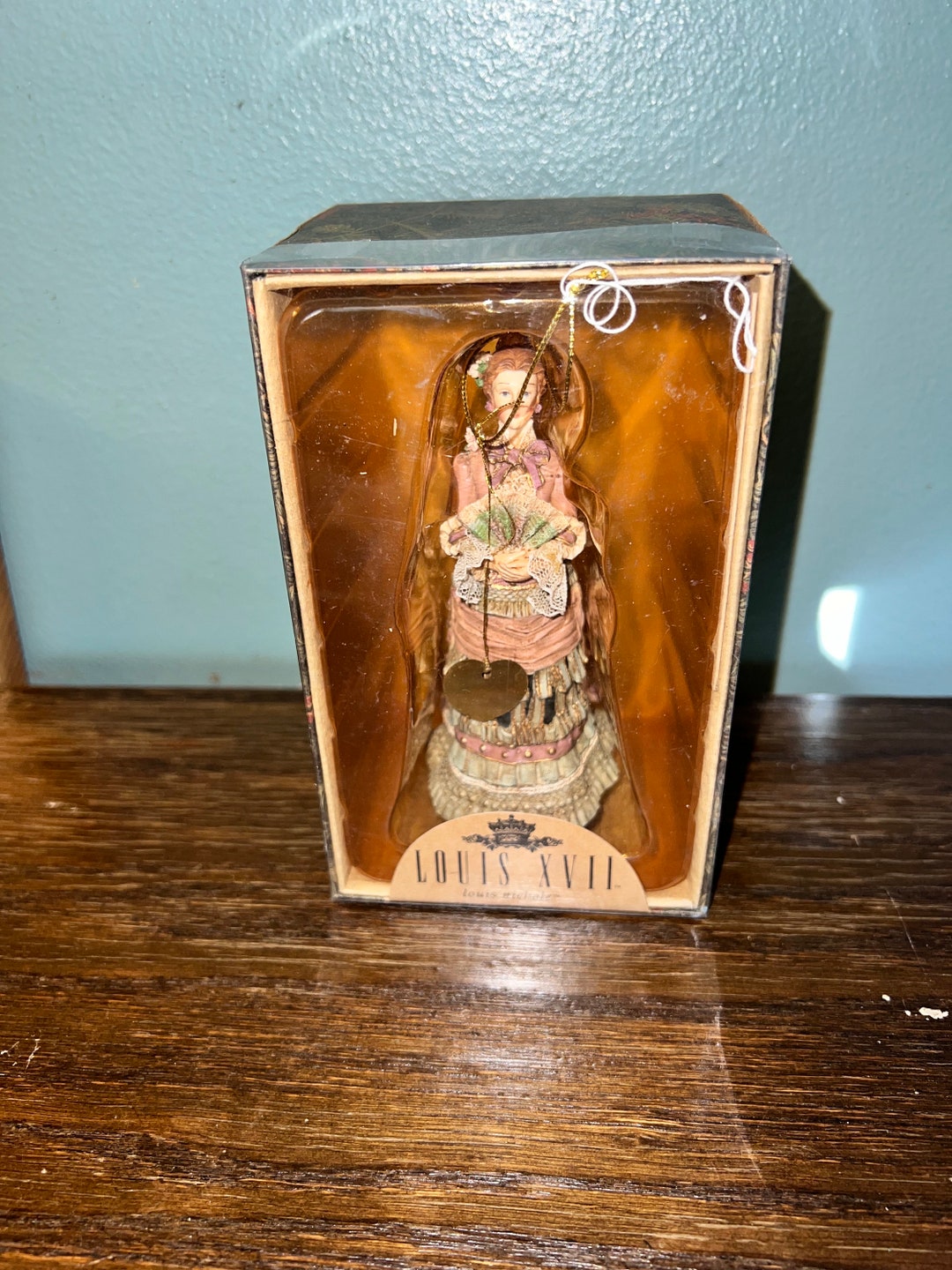 Vintage Louis Nichole Victorian Lady Ornament, Collections Louis XVII ...