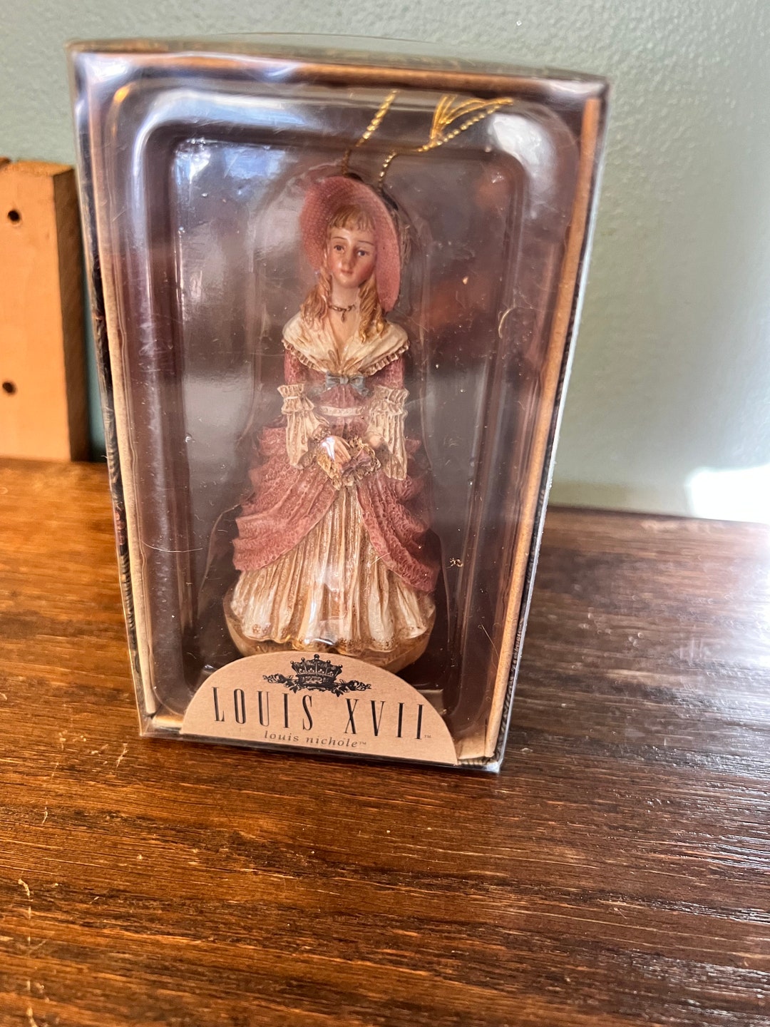 Vintage Louis Nichole Victorian Lady Ornament, Collections Louis XVII ...