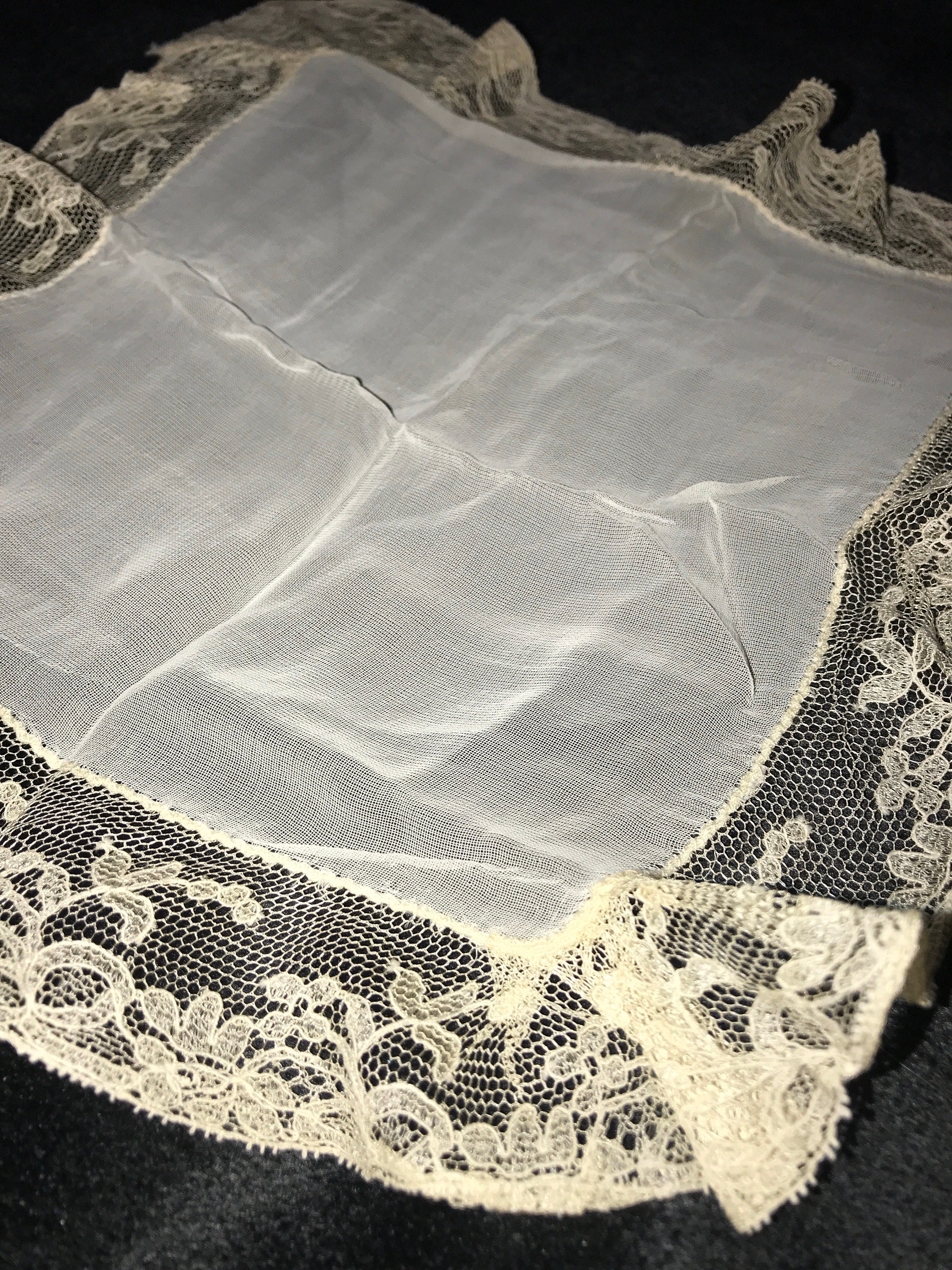 Vintage White Silk and Lace Handkerchief. White Hankie, Wedding Vintage White Silk and Lace Handkerchief. White Hankie, Wedding