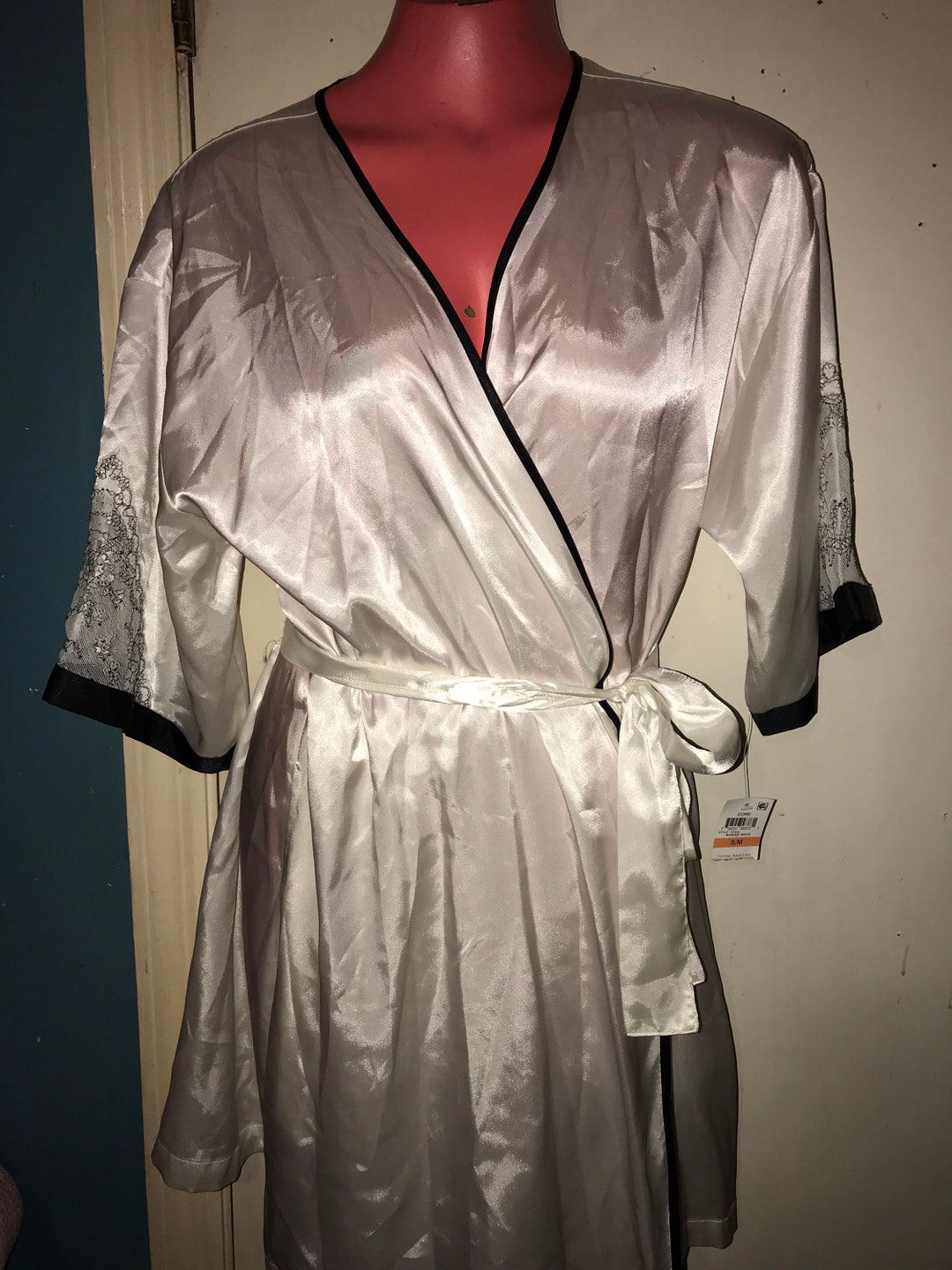 Vintage White Satin Robe. Vintage White and Black Lace Robe. Short ...