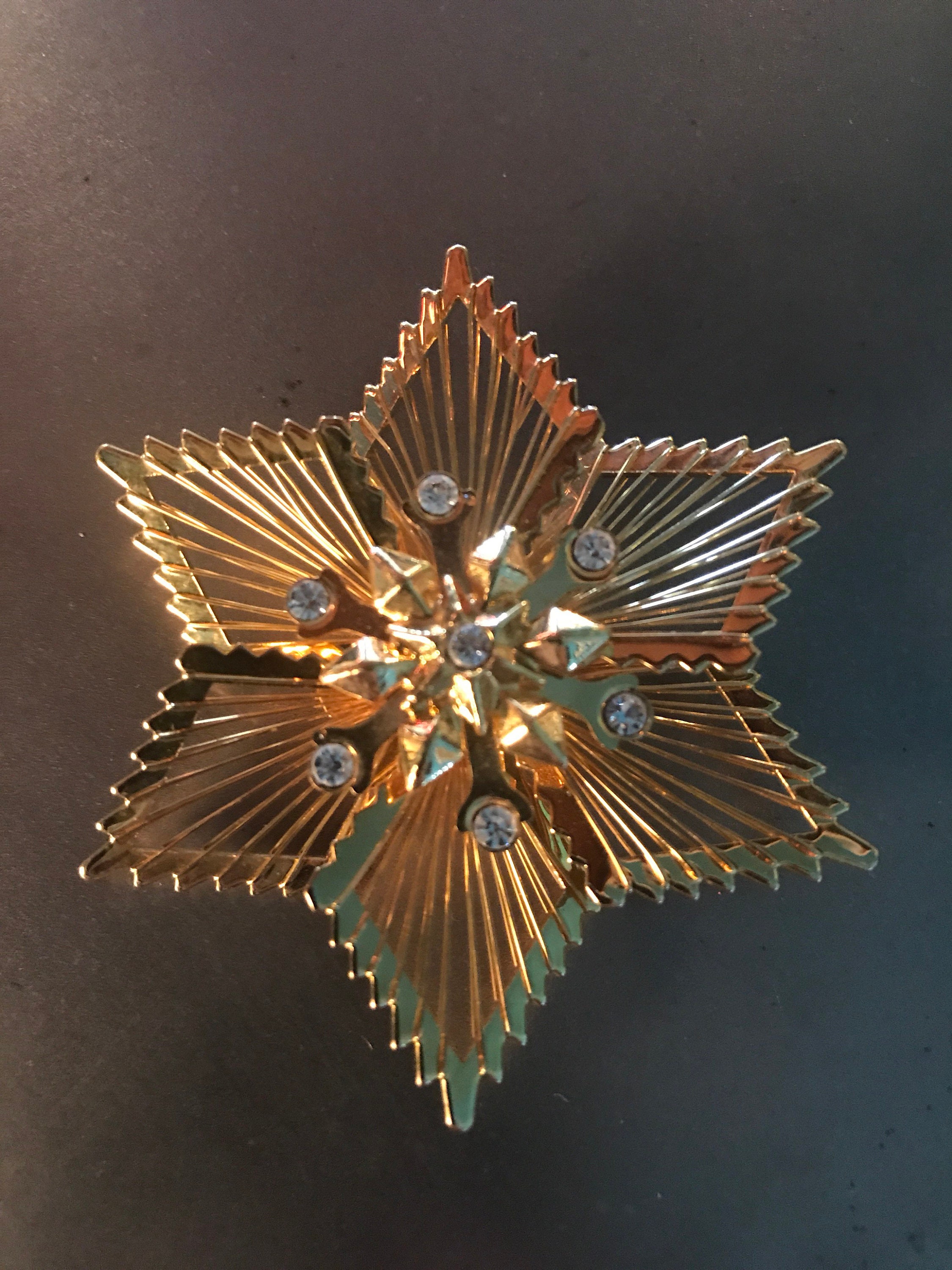 Vintage Star Brooch. Gold Star Pin. Gold Tone Brooch. Vintage Brooch. Star